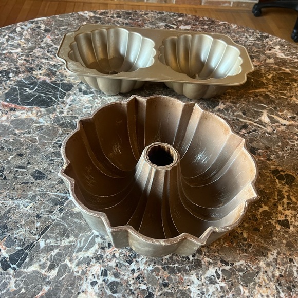 Nordic Ware | Kitchen | Lot 2 Williams Sonoma Nordic Ware Vintage Bundt ...